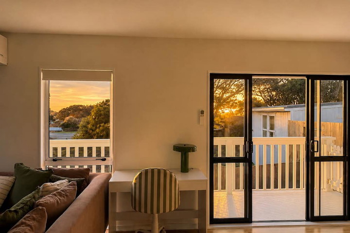 Waikanae Beach Abode | Outdoor Bath & Fireplace - Waikanae