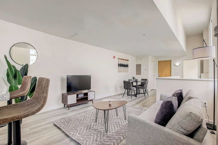 4br In 2 Apts | Skybridge + Gym By Cozysuites #4 - Indianapolis, IN