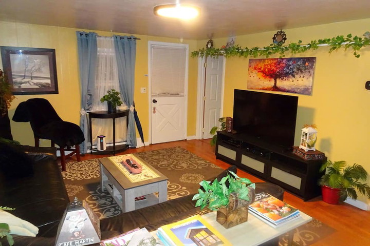 Private 1br Apt Peaceful Stay 1hr To Nyc Great Amenities - Great Town! - Oyster Bay, NY