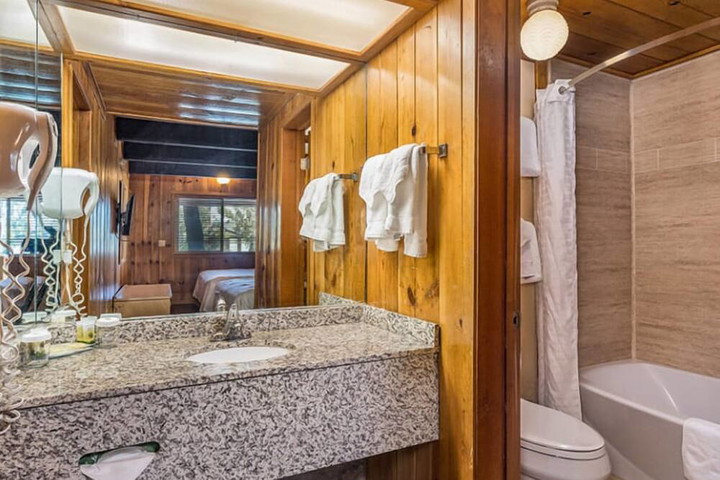 Pet-friendly Chalet & Log Style Vibe | Near Bass Lake & Scenic Trails - Bass Lake, CA