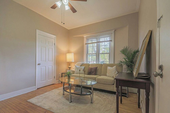 Serene One Bd In Forest Park W/ Parking & Balcony - Elmhurst, IL