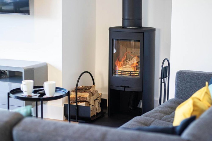 Minety Lake 43, Green Haven - Lakeside Luxury, Hot Tub, Spa Access, Sleeps 8 - Wiltshire