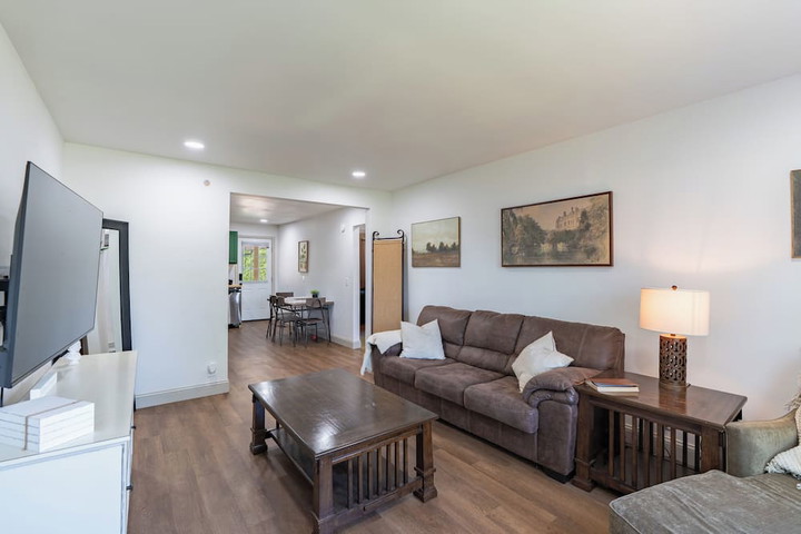 Comfortable Cozy White Brick Stay  New By Mtsu & Downtown Square Murfreesboro - Murfreesboro, TN