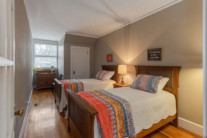 May Acres Cottage -South Asheville Amidst 15 Acres With Sunrise & Mountain Views - Sierra Nevada