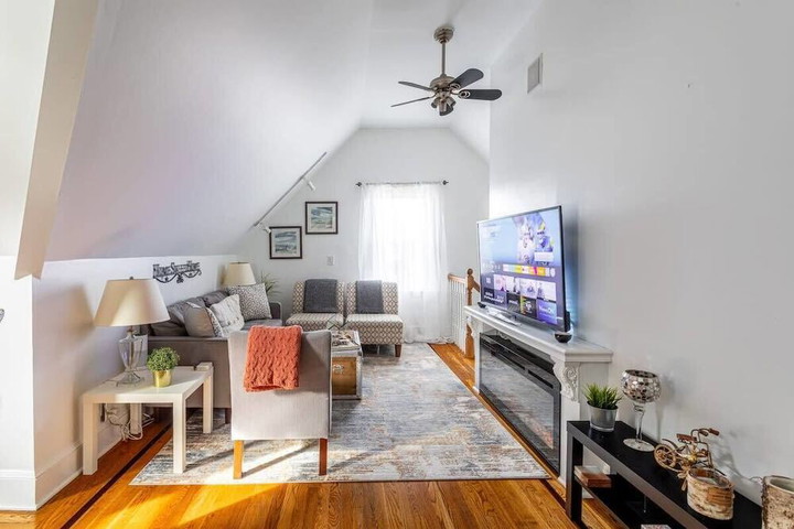 Modern + Spacious 5br/2ba Home, Renovated Backyard - Bridgeport, CT
