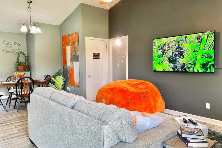 Warm Family Comfort W/ Home Theater - 클락스빌
