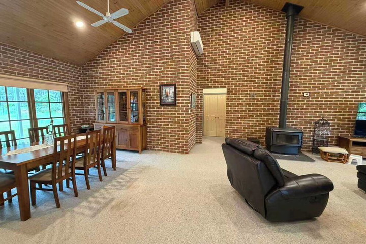 1br Near Bus Stop With Pool & Farm Views - Nowra