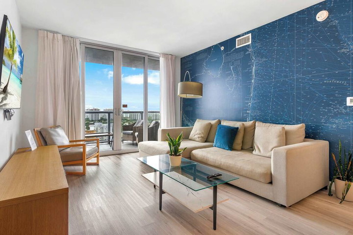 1 Br Apartment With Pool & Gym - Hallandale Beach, FL