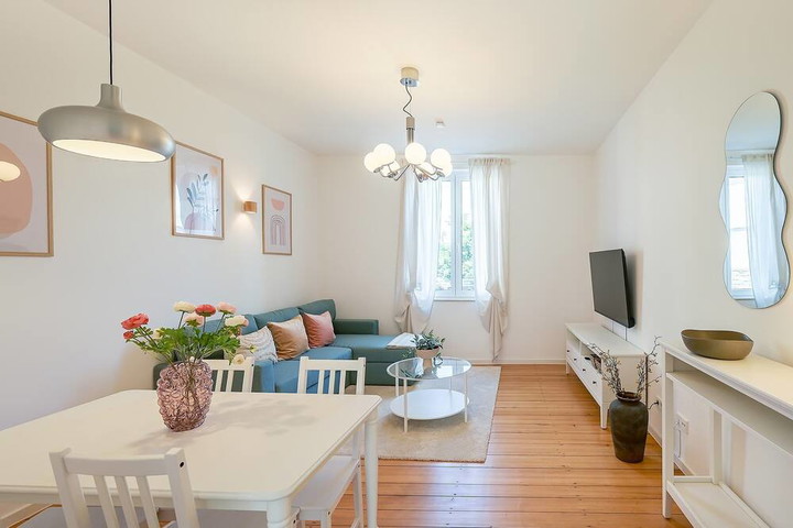 Modern Historic 2br: Work-ready & Balcony - Karlsruhe