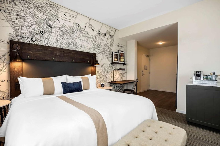 Pet-friendly King Stay In Boston, Everett | Free On-site Parking! - Salem, MA