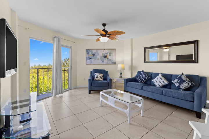 Oceanfront Property! Spacious Unit, Partial Ocean View, Full Kitchen! - Key Largo, FL
