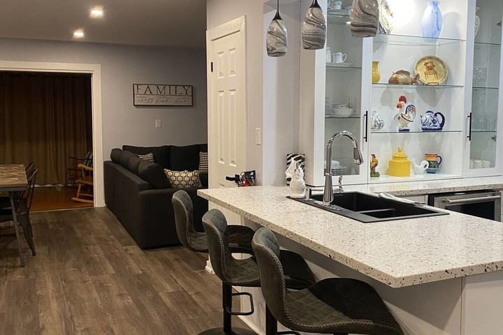 Casa Azul - Cozy Waterfront Cottage Near Point Pelee - Lake Erie, PA
