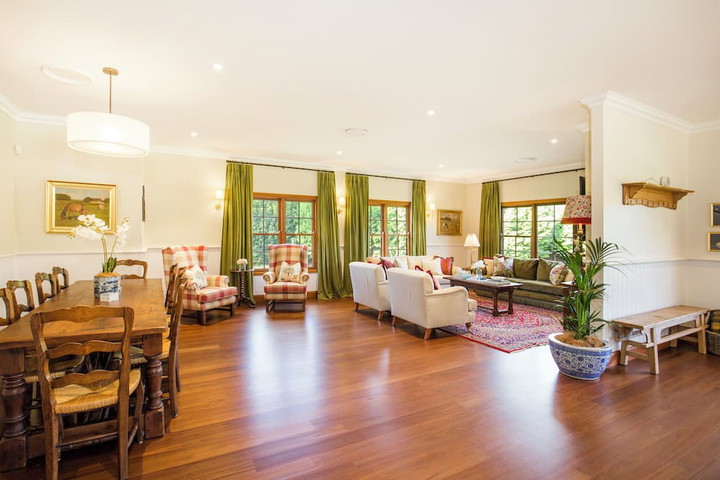 Marlu Estate: Luxury Farmhouse Retreat Near Jervis Bay - Nowra