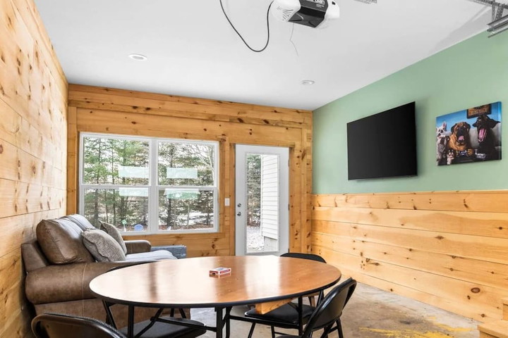 Downtown Hideaway  Remodeled Comfort Near East Bay  Game Room  3191 - Traverse City, MI