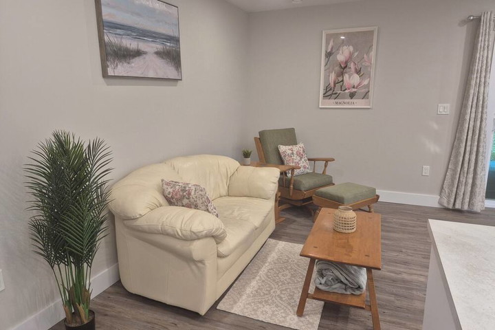 Quiet, Private Brand New 1 Bdm On Wooded Estate By Shops, Airport & Beach - 브리티시컬럼비아