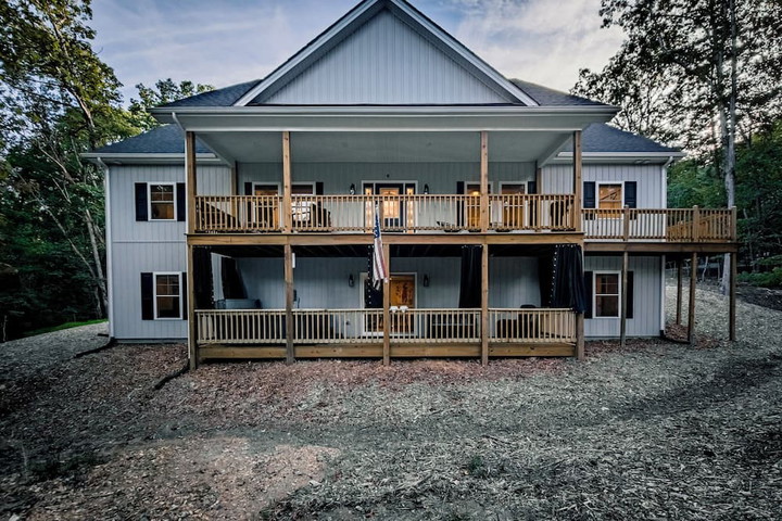 Season 4 Escape - Managed By Gr8escapes - Harrisonburg, VA