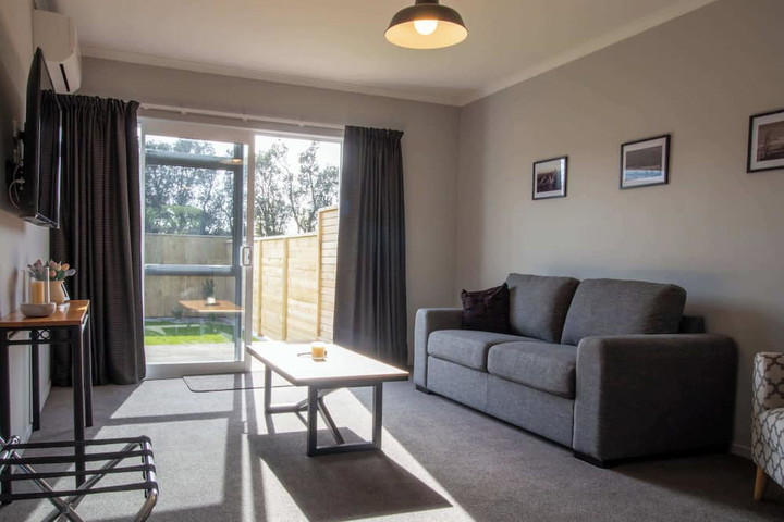 Pet Friendly Apartment In Brixton - New Zealand