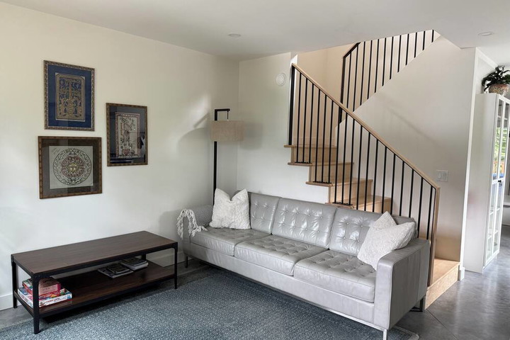 Bright Modern Hillside Stay 3 Min To Downtown Family & Pet Friendly Hottub - Nelson
