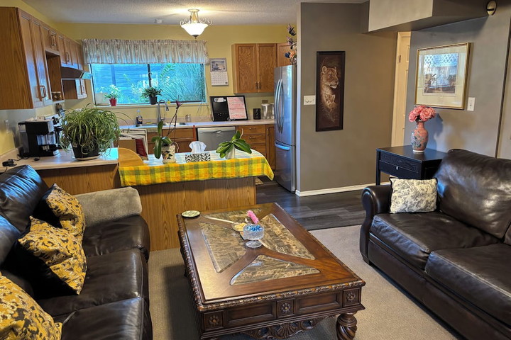 Clean Safe Double Bedroom, Comfy Bed, Keyless Entry, No Stairs, On Bus Routes - Abbotsford