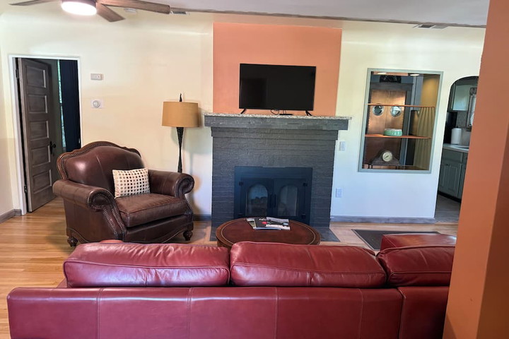 Elegant 1-bed, W/fireplace Craftsman Duplex, Close To Old Town Downtown Sawmill - Albuquerque, NM