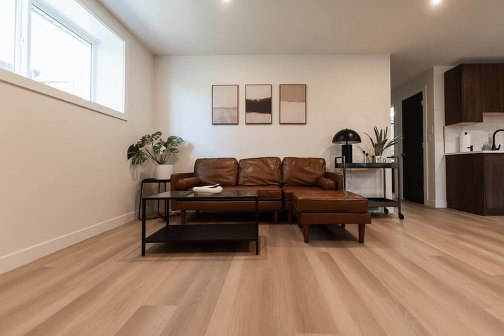 Nordic Suite W | Private, Fenced Yard, Outdoor Patio W/ Fire-table, A/c, Laundry - 萊斯布里奇