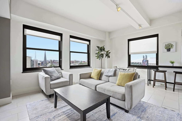 Urban Loft Living In Downtown Detroit & Gym - Windsor, ON, Canada