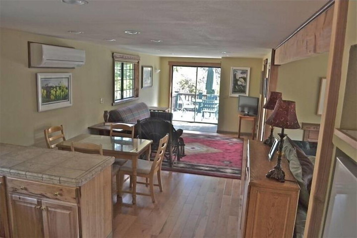 Dragon's Lair / Garden Loft,  Very Private, Cov. Gar.  1 Br. 1 Ba. 1 Mi To Ms. - Mount Shasta, CA