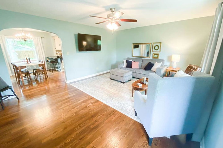 The Aviary Cottage: Bunkbed, Near Playground, Swing, Full Fence, Central To All - Ozark, MO