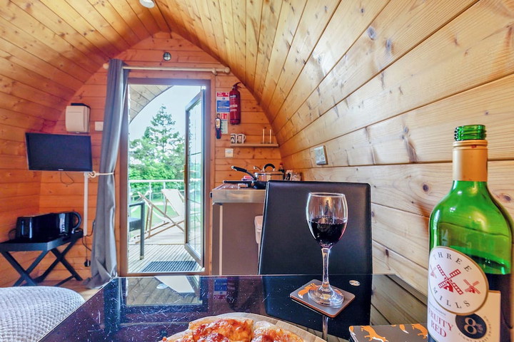 Luxury Pods Pet Friendly - Derbyshire