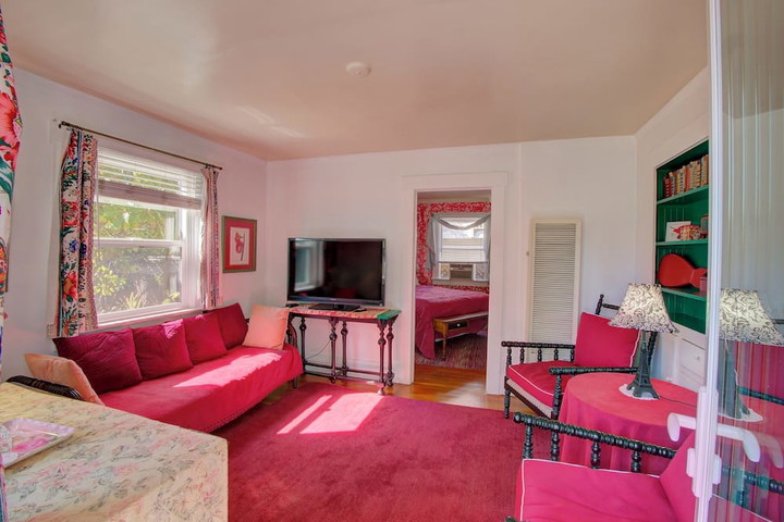 Beautiful 9-bedroom Bed & Breakfast In Pleasant Santa Barbara - Santa Barbara, CA