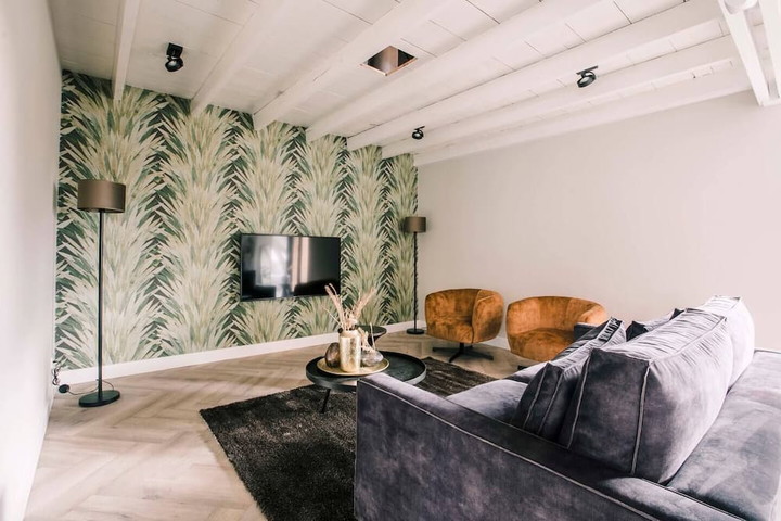 Gelegen In Het Hart Van Tilburg, Bevindt Het Appartement Zich Dicht Bij Cafés, Restaurantf, Winkelstraten En Lokale Bezienswaardigheden. Met Snelle Wifi, Een Smart Tv En Moderne Voorzieningen Is Alles Aanwezig Voor Een Comfortabel En Stijlvol Verblij - Oisterwijk