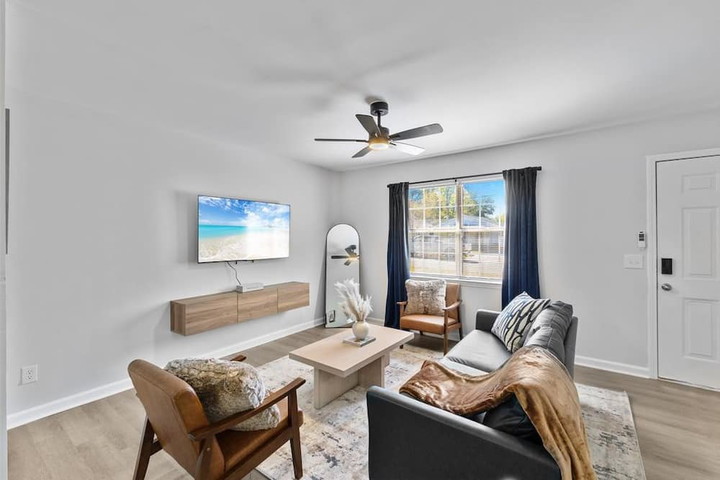 Central & Cozy Burlington Getaway For 6 - Burlington, NC