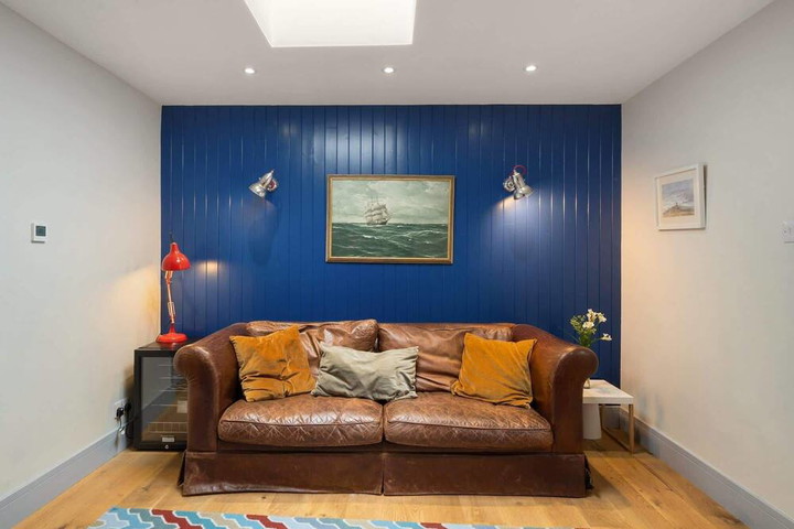 Stylish Home With Parking, Minutes From Beach - Bude