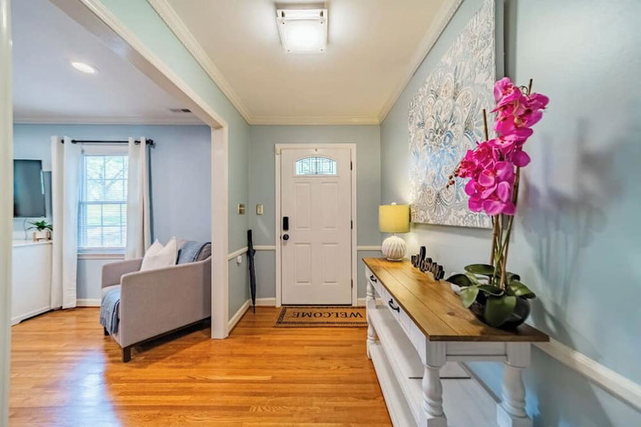 Spacious Home In Superb Location Near Golf, Fine Dining & Downtown - Charlotte, NC