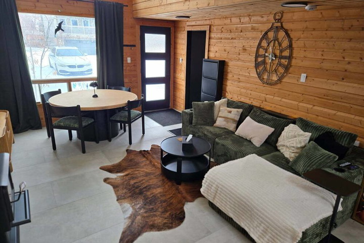 Newly Renovated Cabin Steps From The Lake, Perfect For Family Vacays Or Sports - Sylvan Lake, AB