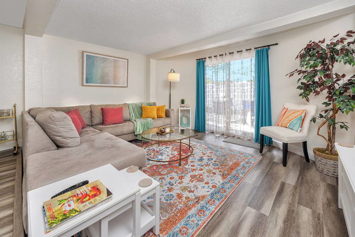 Relaxed St. Pete Beach Escape For 6. Prime Location! Near Downtown & Tampa Bay - St. Petersburg, FL