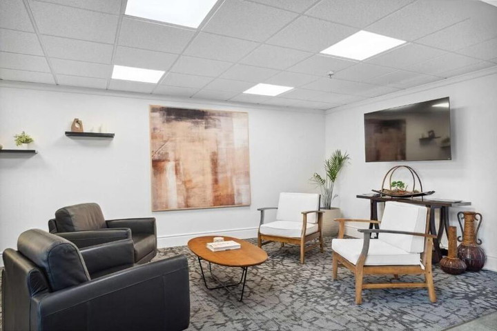 Great Amenities Onsite! Outdoor Pool And Terrace, Free Continental Breakfast - Vacaville, CA