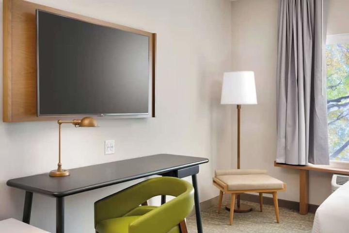 Comfortable Stay With Pool And Gym | Near Federal Center & Downtown Denver - Lakewood, CO