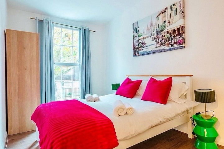 Modern 5-bedroom Apartment In Prime Location - London