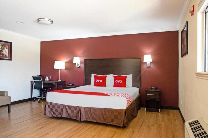 1 Unit | Poolside Retreat  Pet-friendly With Free Parking - McAllen, TX