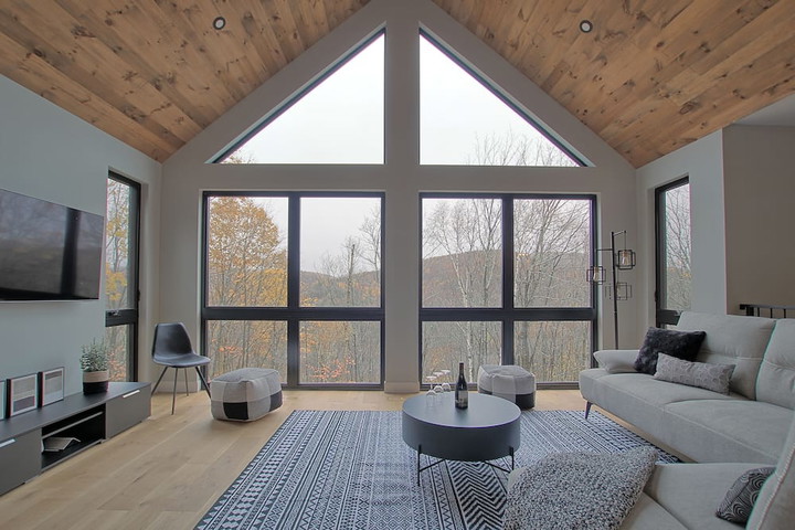 Chalet In The Mountains, On The Golf Course And Near Skiing. - Sainte-Agathe-des-Monts