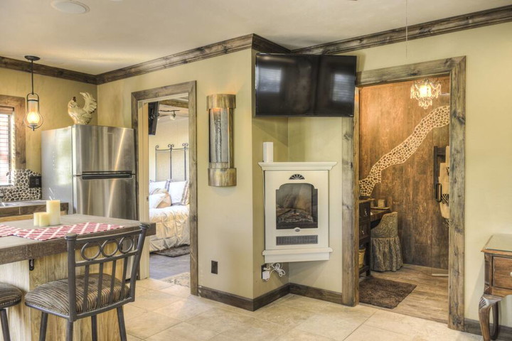 Romantic Property On A Seasonal Creek With Personal Waterfall. Dog Friendly!! - Prescott, AZ