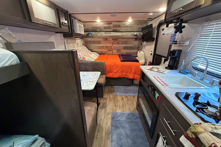 Cozy 1-bedroom Recreational Vehicle With Ac In Beautiful Clearwater - Dunedin, FL
