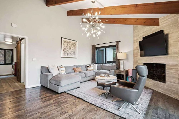 @ Marbella Lane- Perfect Blend Of Scenic & Comfort - San Francisco, CA