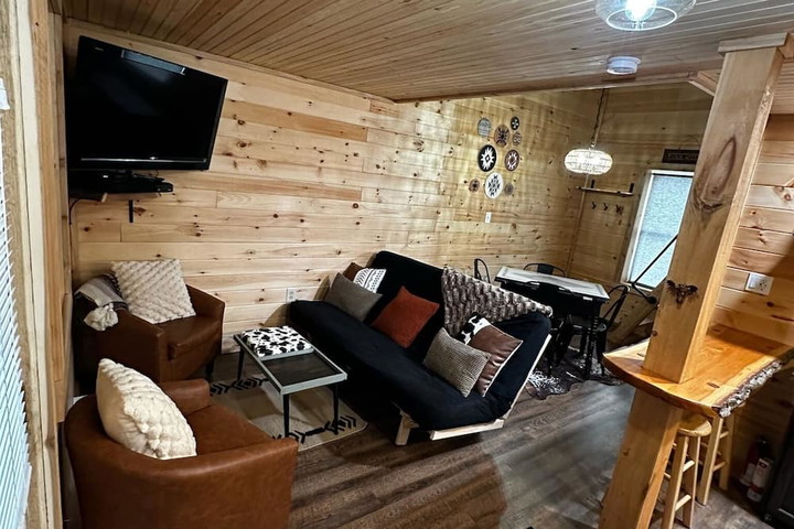 Charming Cabin In Delightful Montague With Wifi, Ac, And Parking - Adirondack Mountains