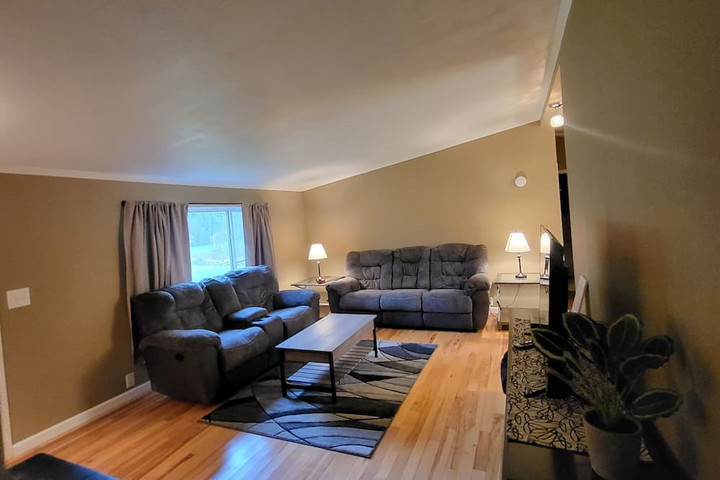 Cozy House Between Mt Pleasant And Midland! - Midland, MI