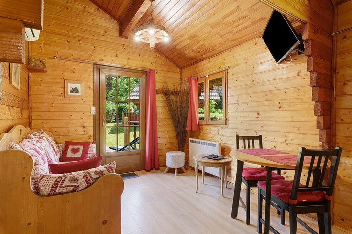 Caravane « Chalet Bouton D'or » Avec Piscine Partagée - Isère