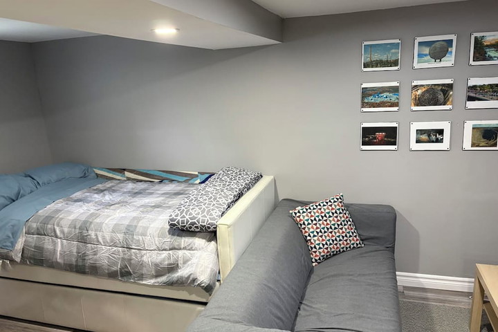 Trans-canada Stopover Basement Apartment With Full Kitchenand Space. - Ontario
