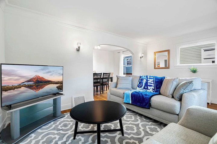 Charming And Spacious 3beds3bath Seattle Townhome - Bothell, WA