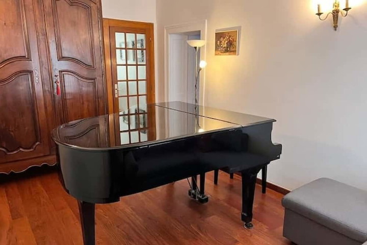North La Spacious/family-friendly New Home With 5 Bedrooms, 3 Baths, 6 Beds - Santa Clarita, CA